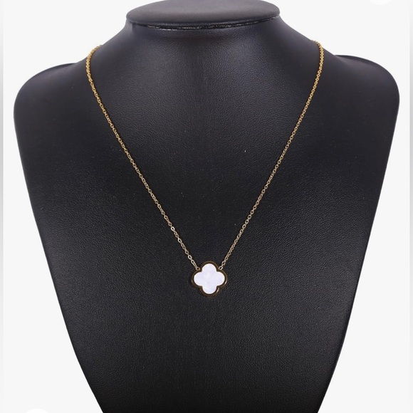 Jewelry | Nwt Unique Four Leaf Clover Necklace18k Gold Plated Multiple ...
